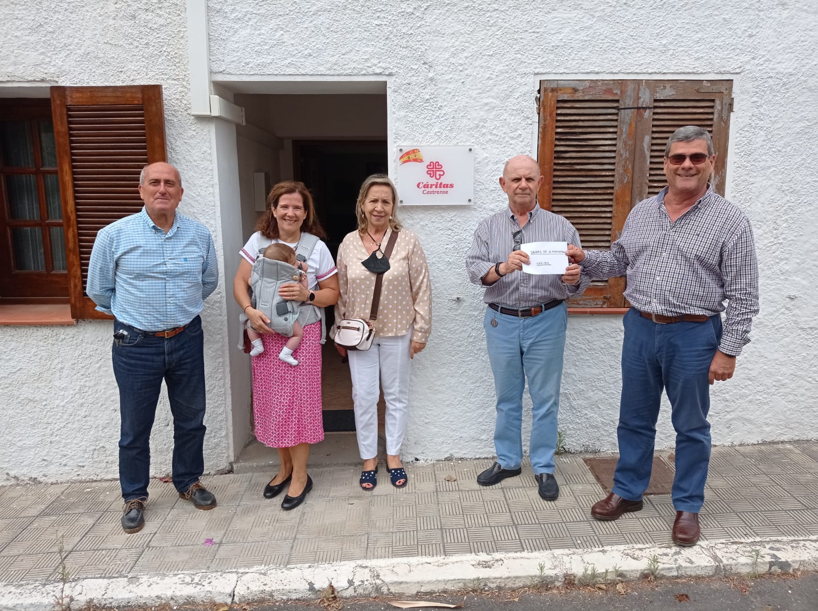 La Cáritas Parroquial Castrense de Tenerife recibe un donativo de las ...