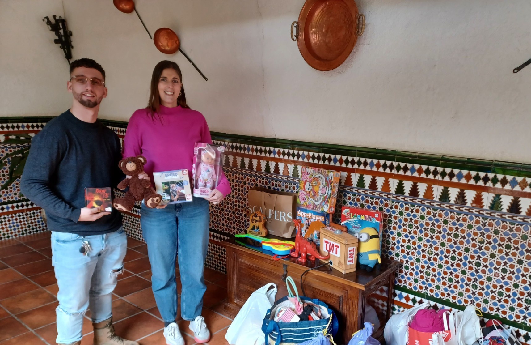 Cáritas Parroquial Castrense de Granada: Donación de material - Cáritas ...